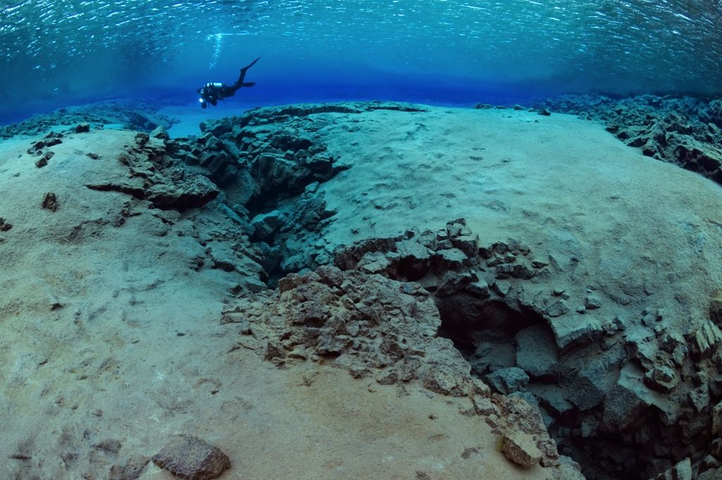 Diving Silfra tour with pick up from Reykjavik - DIVE.IS - ICELAND